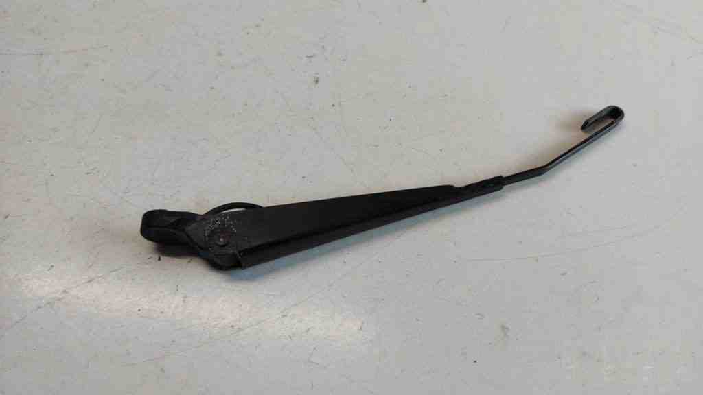 948, Bagāžas nodalījuma loga tīrītāja svira, 4 piedāvājumi, cena no 6 EUR