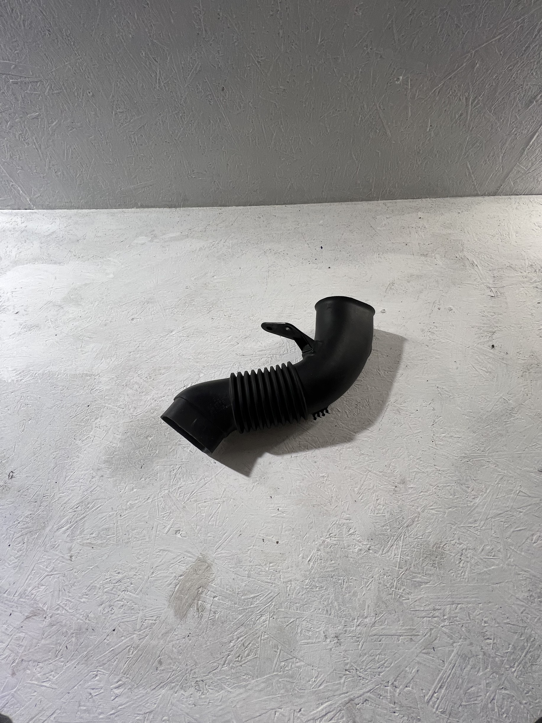 7790056, Air intake duct part, 20 offers, price from 1.55 GBP