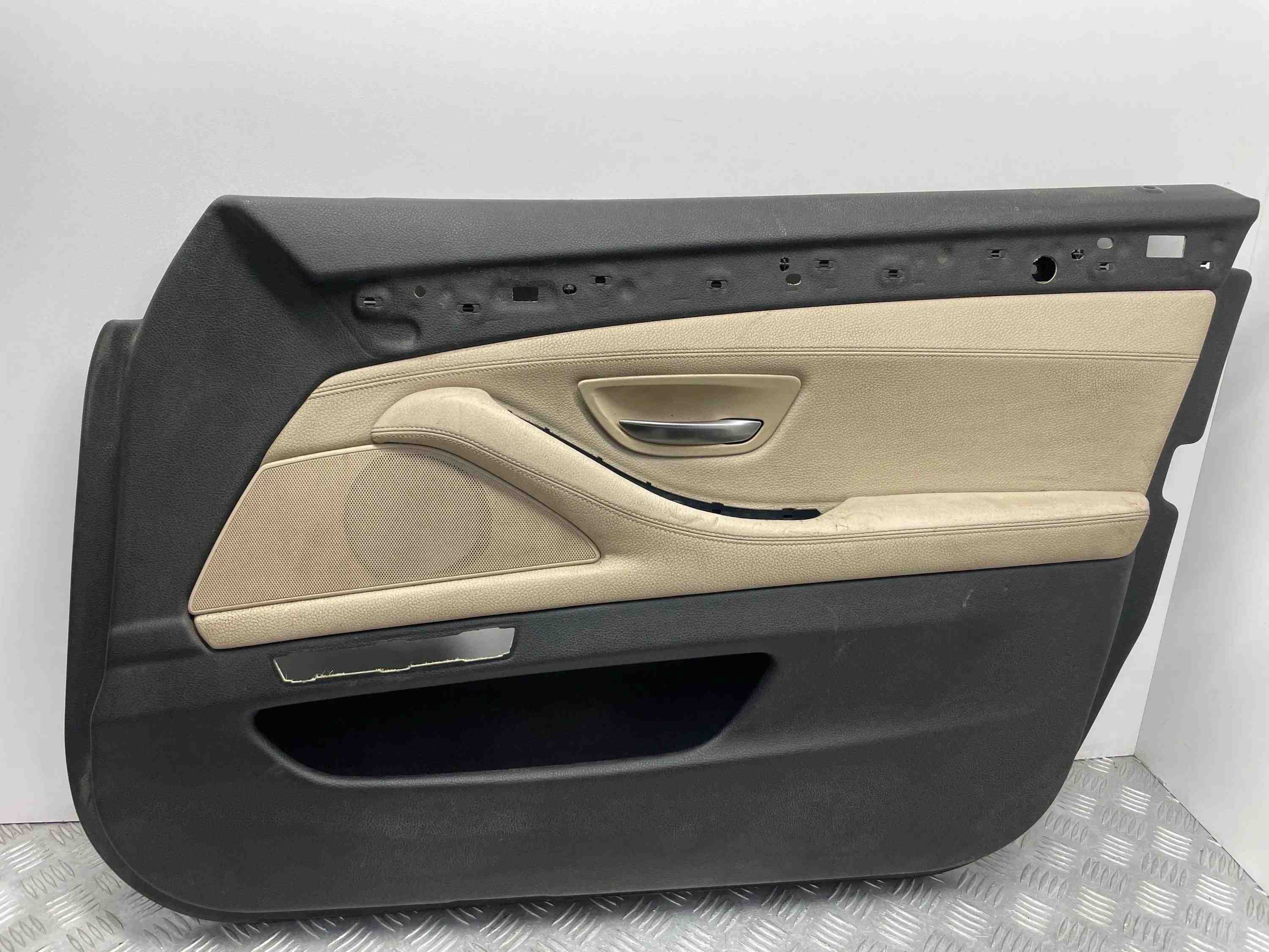 1654032, Front Right Door Panel, 3 offers, price from 41.22 GBP