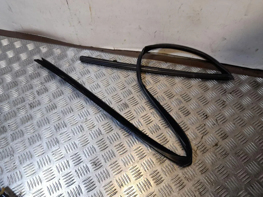 5294272, Front Left Door Seal Rubber, 1 offers, price from 17.17 GBP