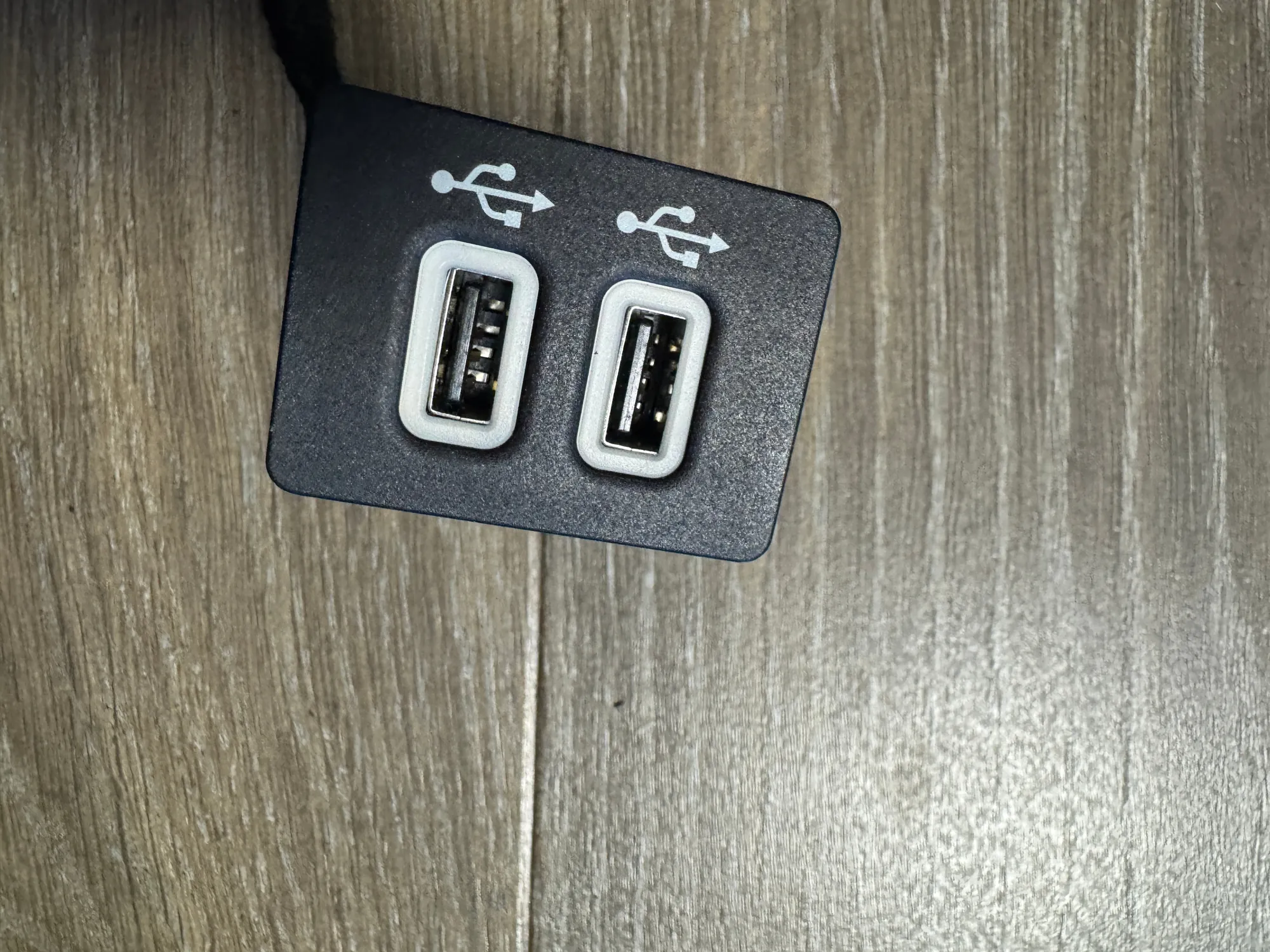 HC3T-14F014-DB, USB jungtis, 1 pasiūlymai, kaina nuo 30 EUR