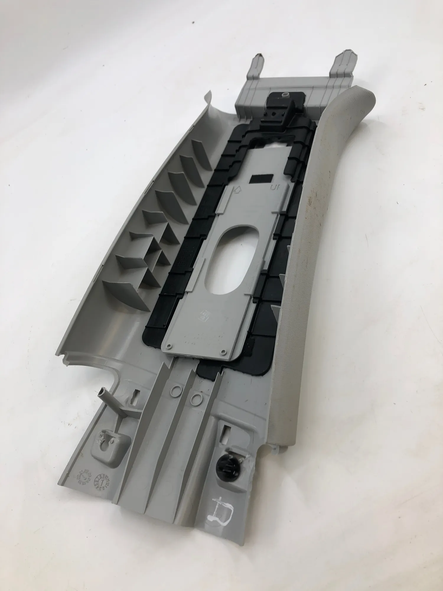 735712737, Right Side B Pillar Trim, 1 offers, price from 25.76 GBP