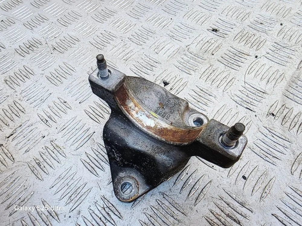 AV613K305FA, Axle Bracket, 1 offers, price from 36.07 GBP