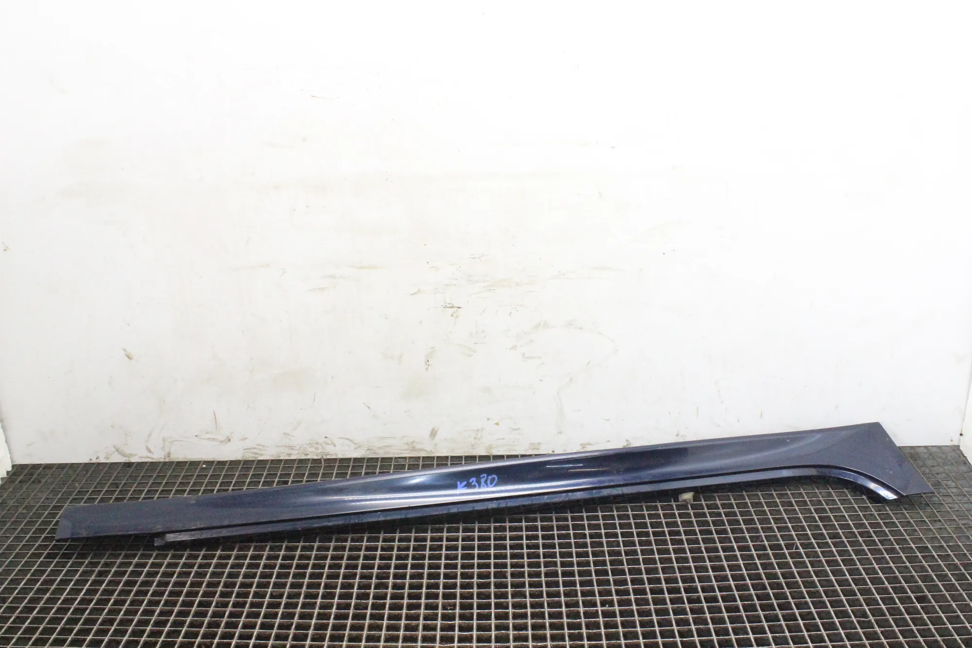 9X23-F10608-AC, Dešinys slenkstis (kėbulo), 1 pasiūlymai, kaina nuo 58 EUR