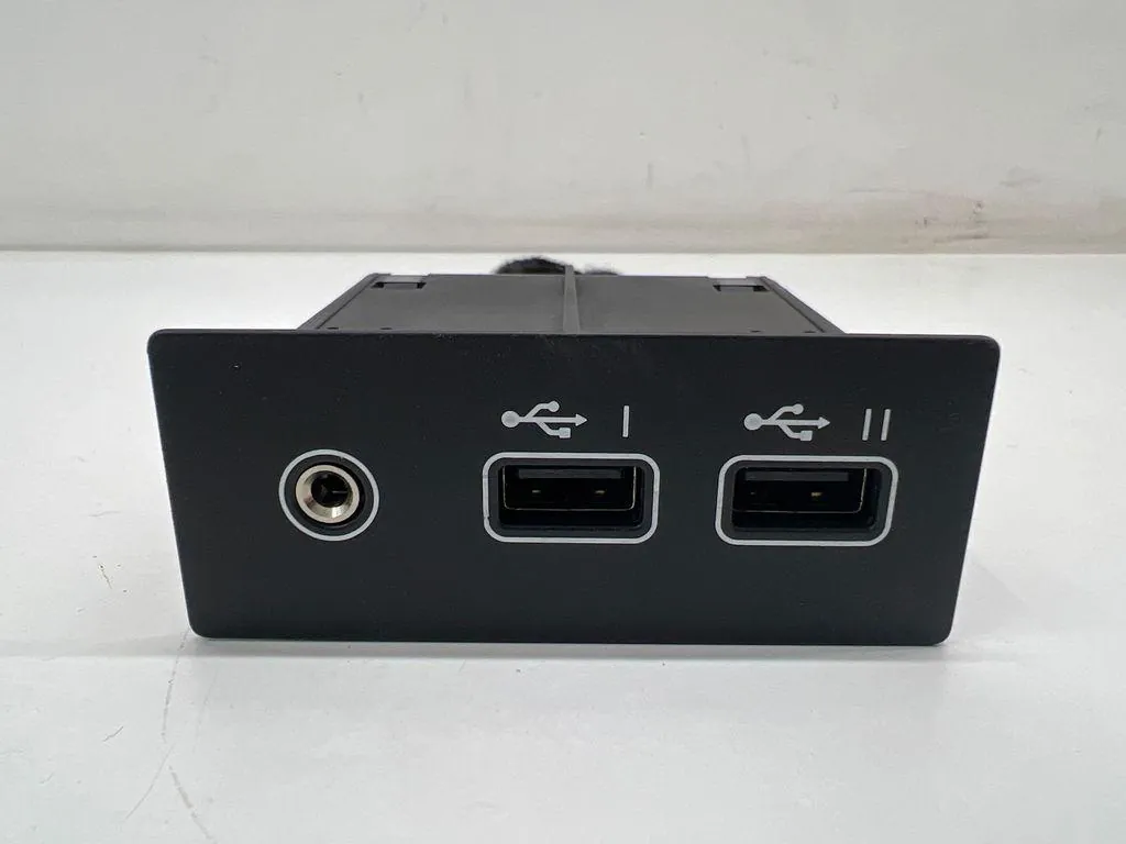284H39520R, USB jungtis, 6 pasiūlymai, kaina nuo 22 EUR